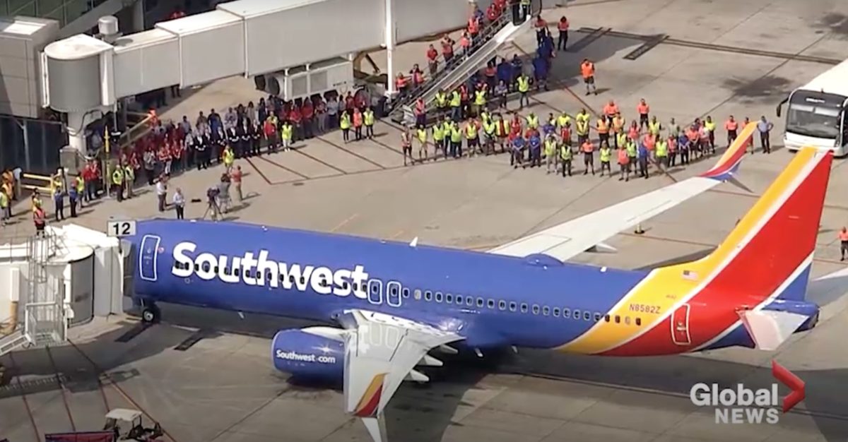 Procession of Vietnam Pilot Roy Knight's Remains Goes Viral