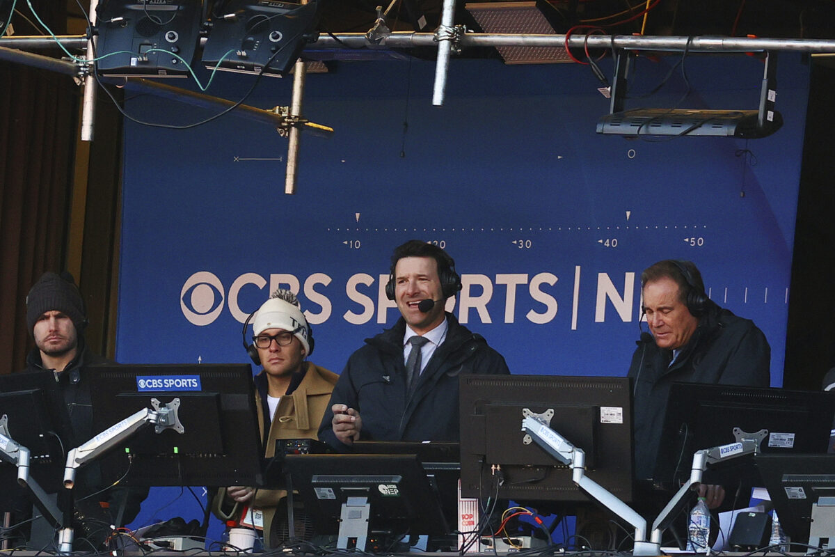 Tony Romo Makes Awkward Noise On Air During Chiefs-Bills