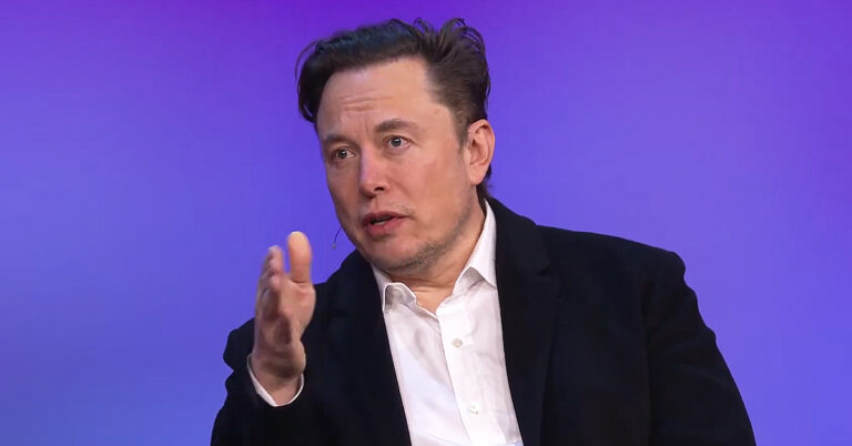 Elon Musk Takes on Zuckerberg's WhatsApp: 'Cannot Be Trusted'