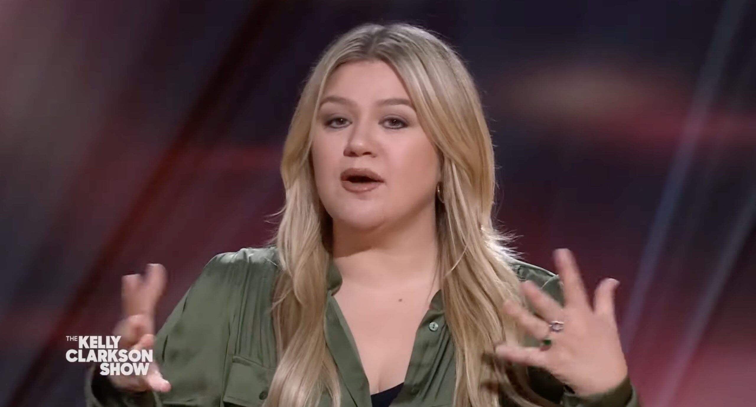 Kelly Clarkson Tries to Quell Flap Over Workplace Complaints