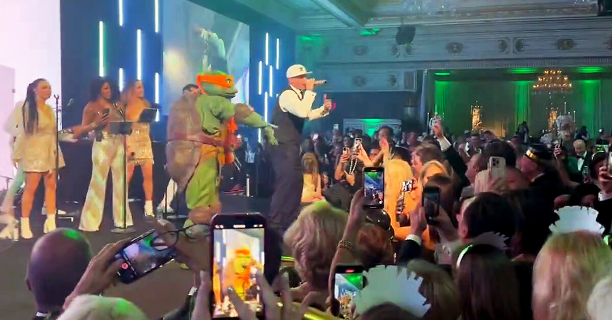 Vanilla Ice, Ninja Turtle, Stone, Giuliani - Who Was At Trump New Year ...