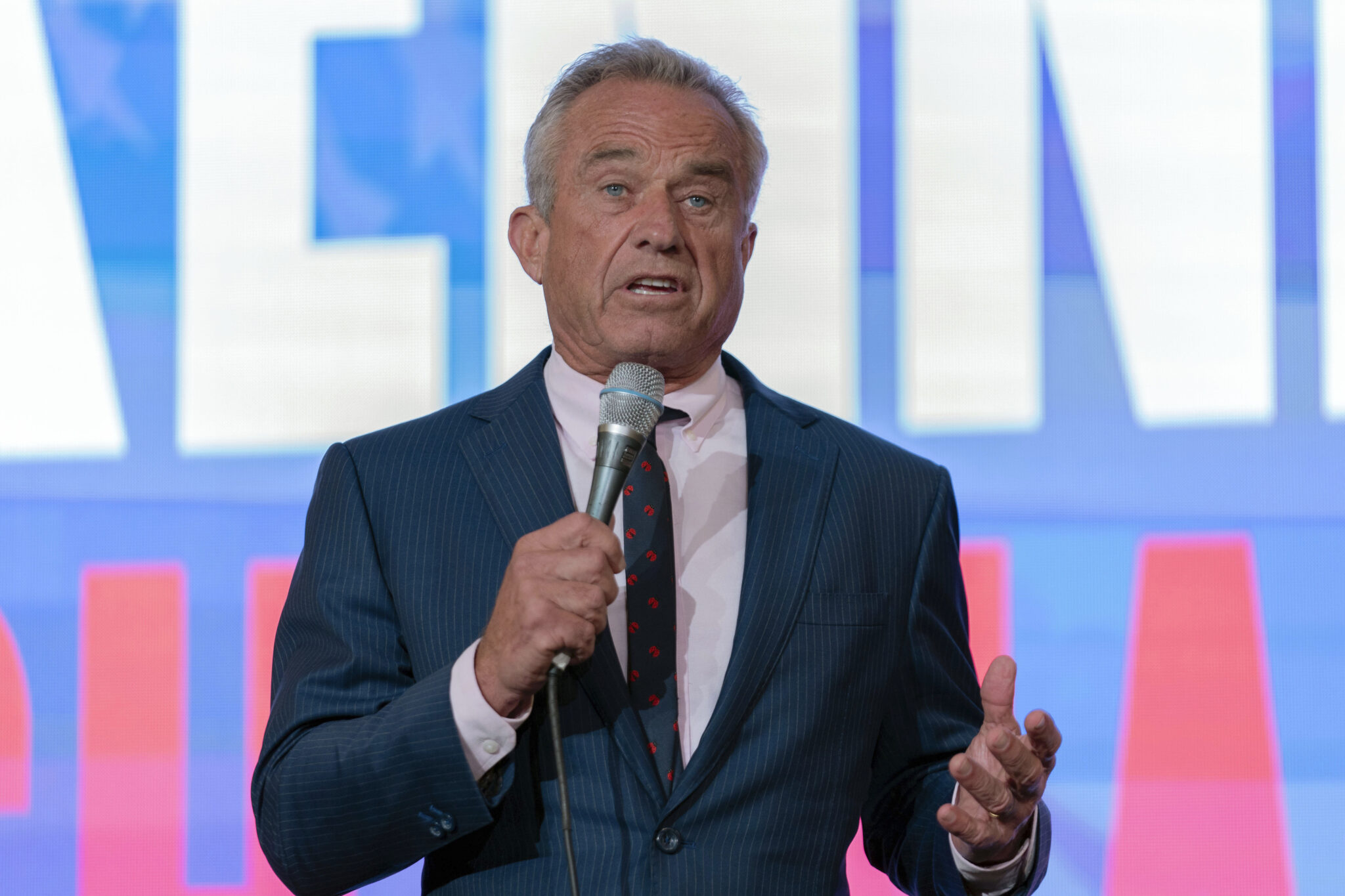 RFK Jr. Sought Meeting With Kamala Harris To Discuss Cabinet Position ...