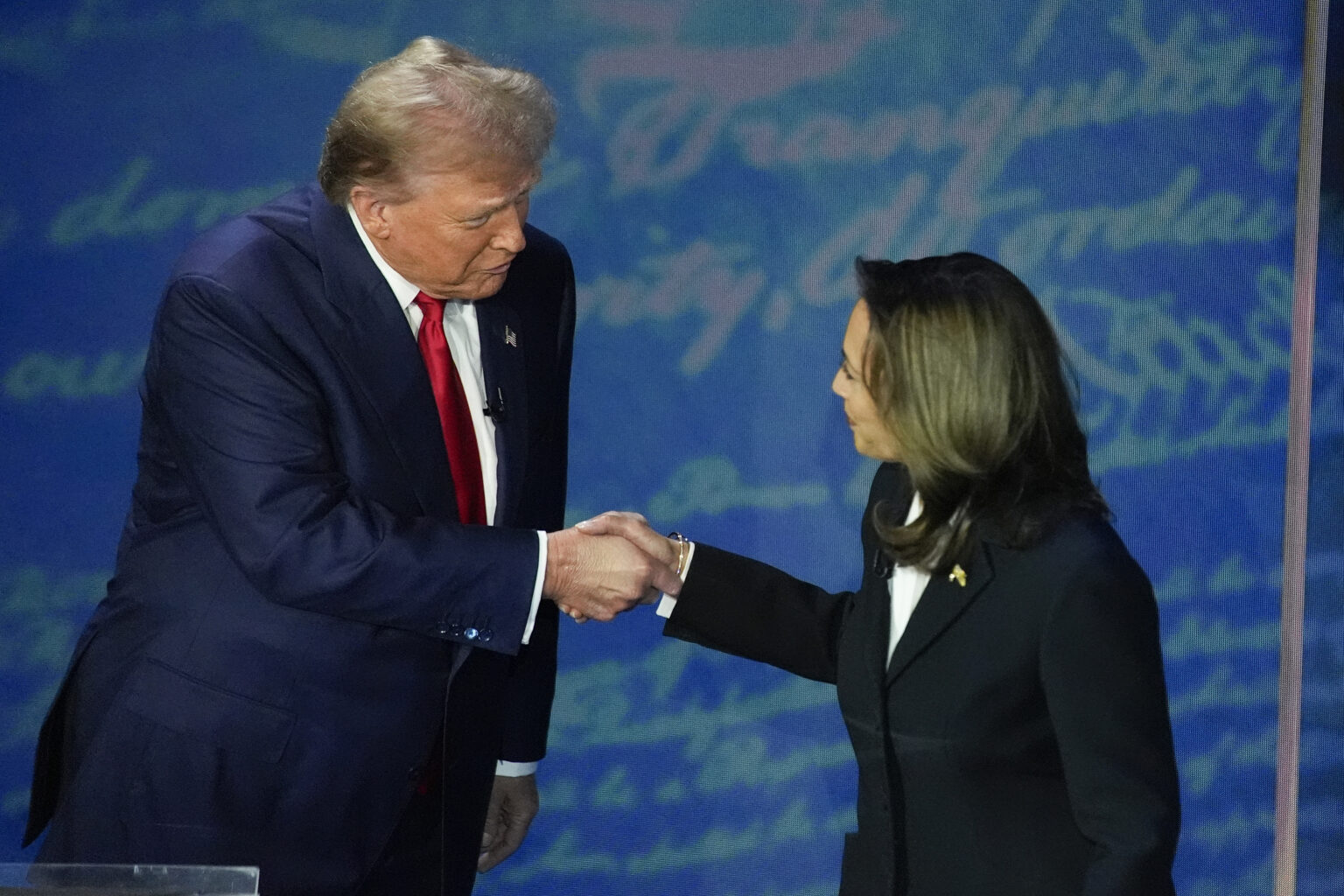 New Poll Shows Kamala Harris Narrowly Beating Trump in Six Swing States