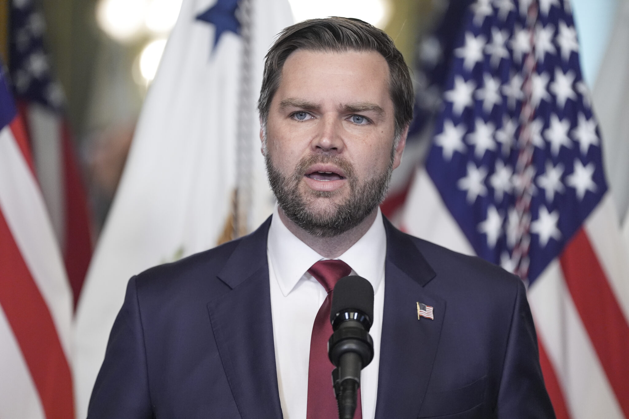 JD Vance Rips Pro-Trump Niall Ferguson's Attack on Trump