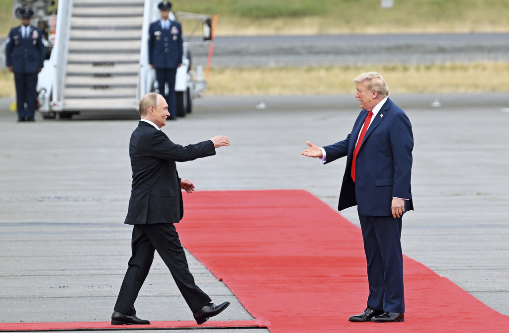 WSJ Correspondent Delivers Brutal Take on Trump-Putin Summit