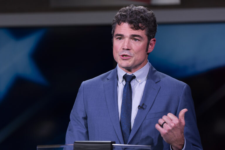 White House Boosts Post Calling Joe Kent a 'Loser'