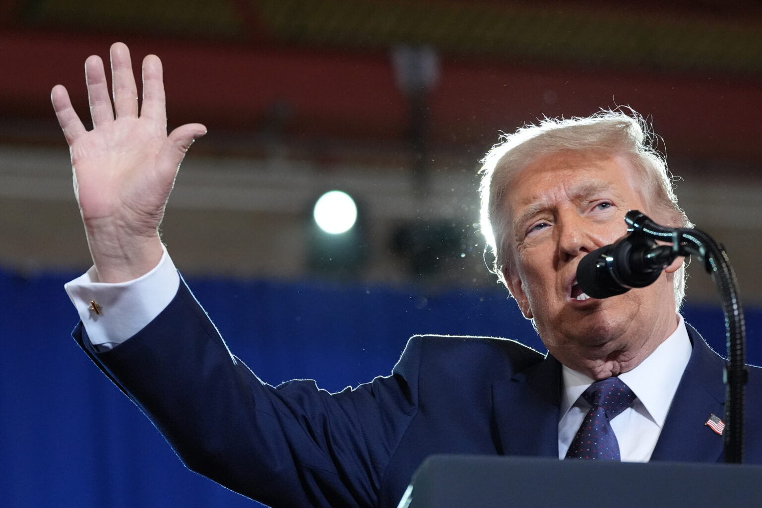 Trump Rips 'Unpatriotic Republicans' for Iran 'Chirping'